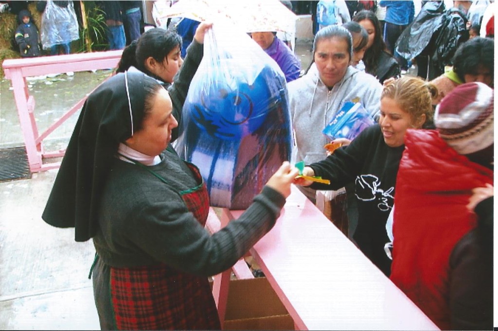 nuns&volunteers - Casa de Los Pobres USA